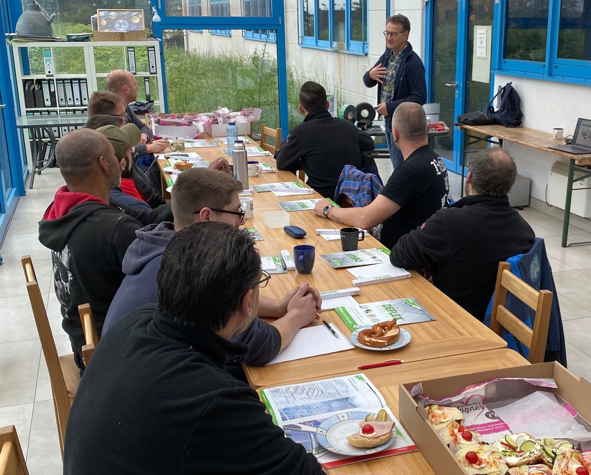 Handwerkerfrühstück für DEFLEX®-Kunden - DEFLEX®-Dichtsysteme GmbH